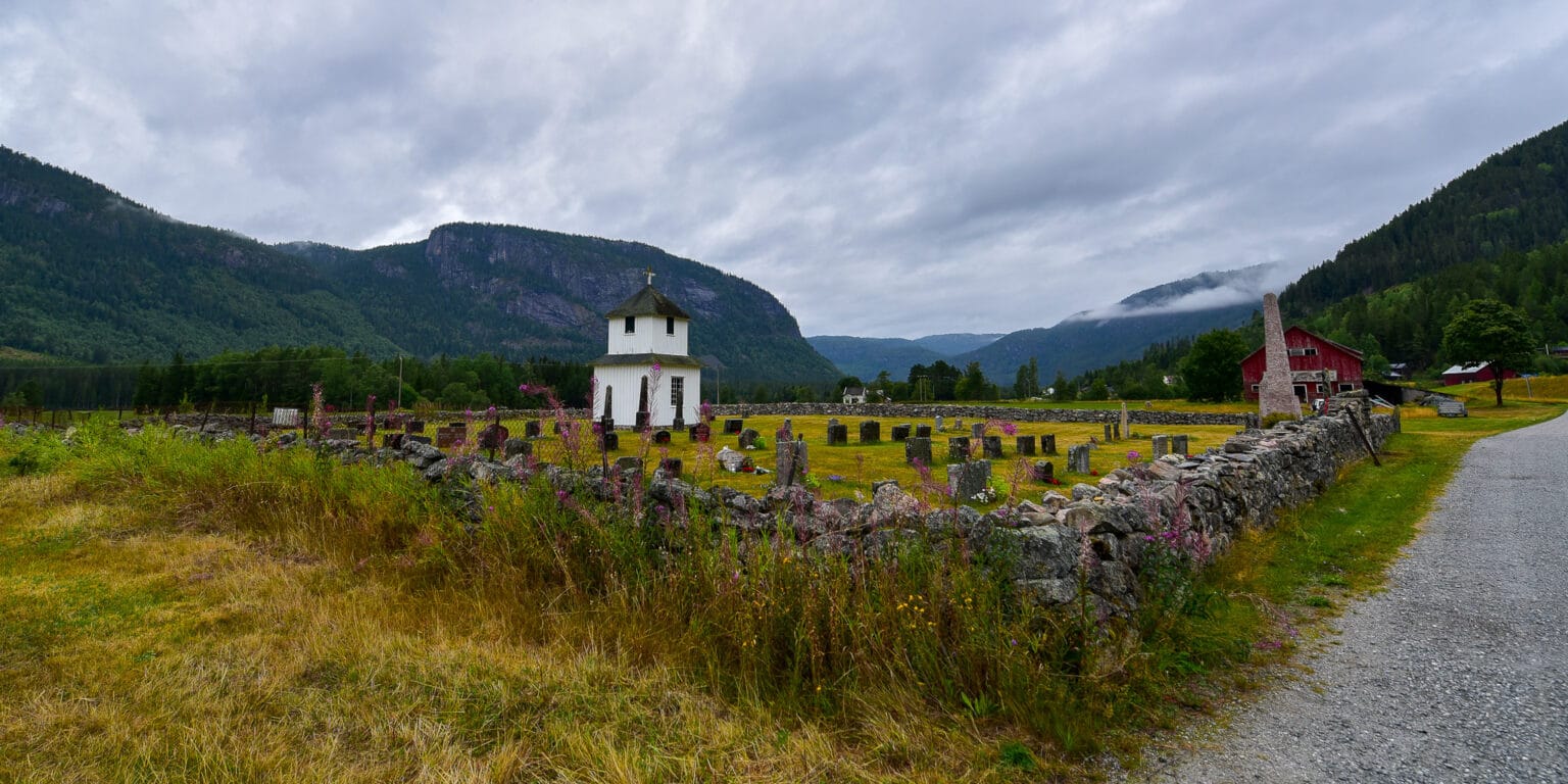 Austad gamle kyrkjegard - Setesdalssida